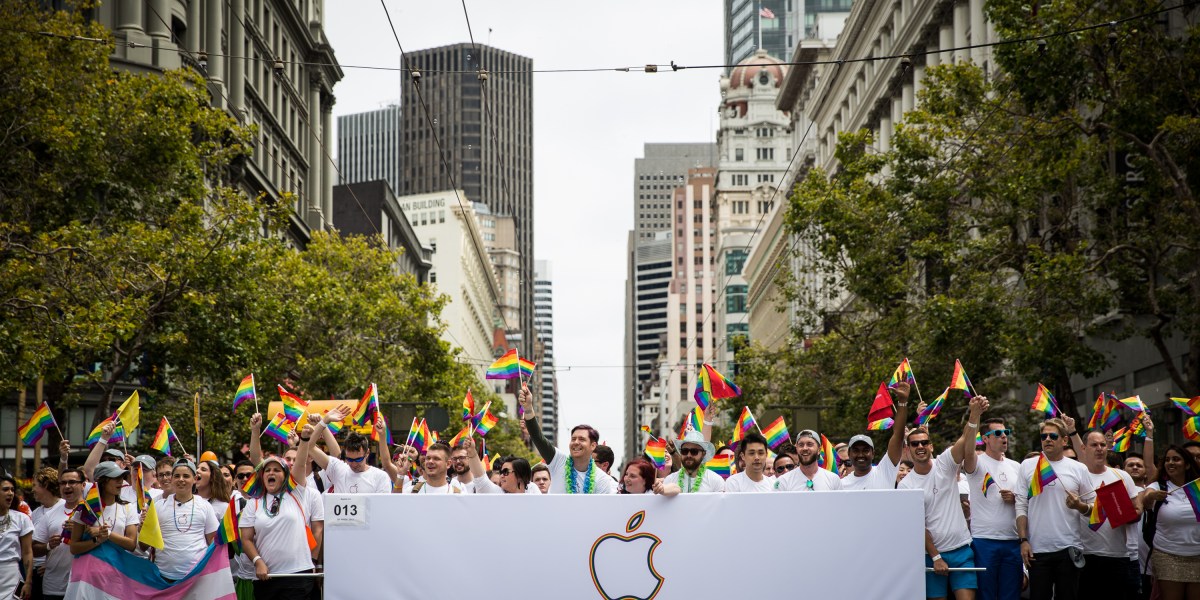 Tim Cook led 5,000 from Apple at gay pride parade | Fortune