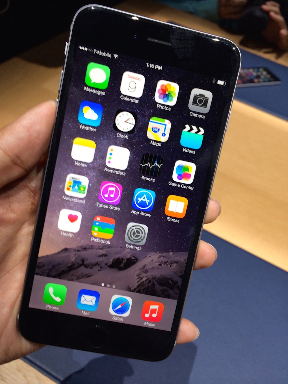 Hands on with Apple's new Watch and iPhone 6 | Fortune