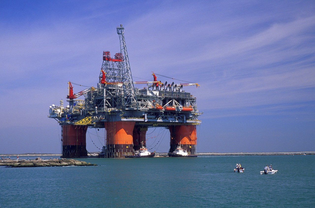 BP to take $1 billion restructuring charge as oil tumbles | Fortune