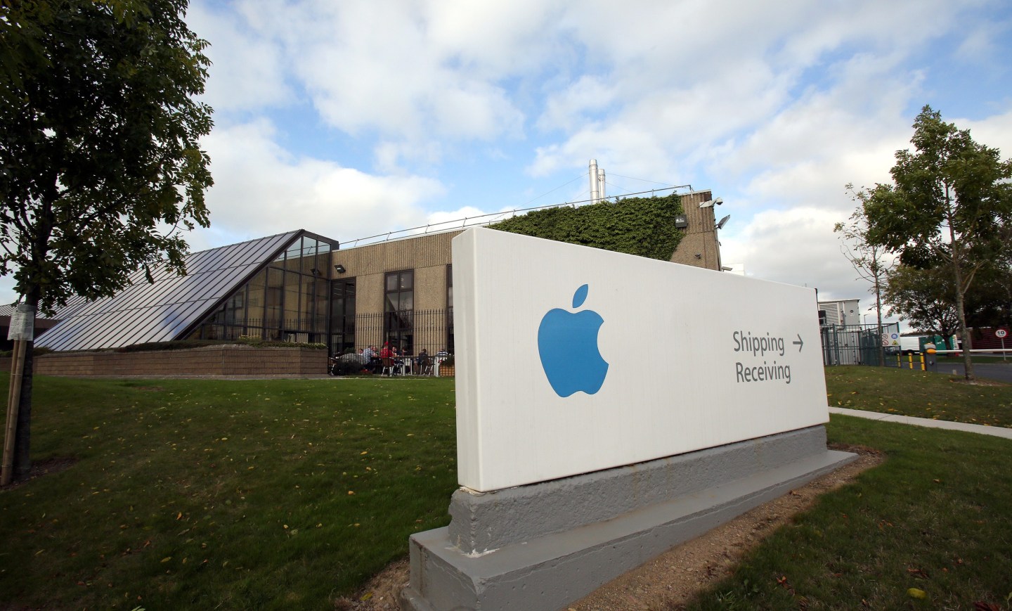 Apple to spend $1.9 billion on two data centers in Europe | Fortune