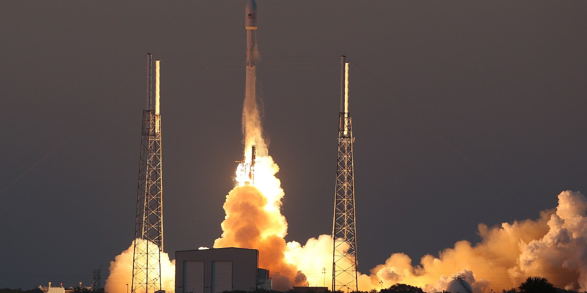 SpaceX rocket on re-supply mission to space station explodes | Fortune