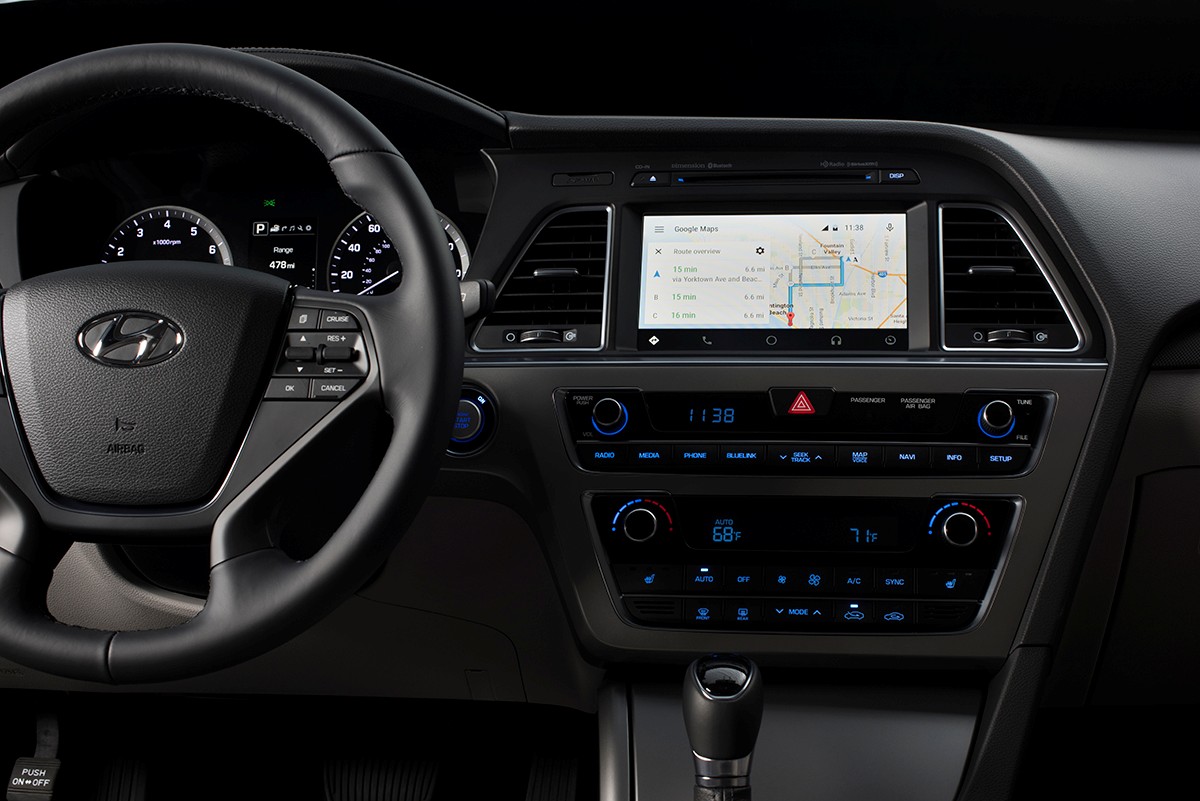 Apple CarPlay, Google Android Auto compete in connected car market ...