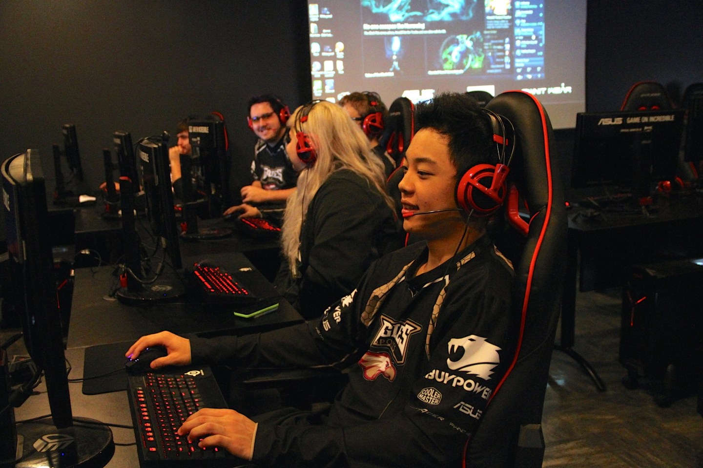 RMU, UPike offer eSports scholarships to students | Fortune