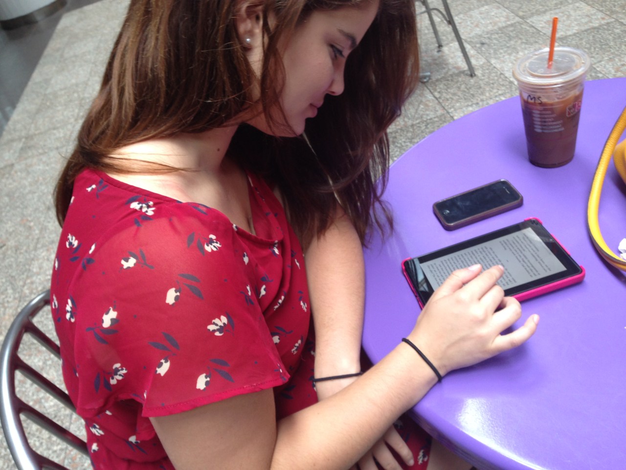 The Number of People Reading on Their Phones is Rising | Fortune