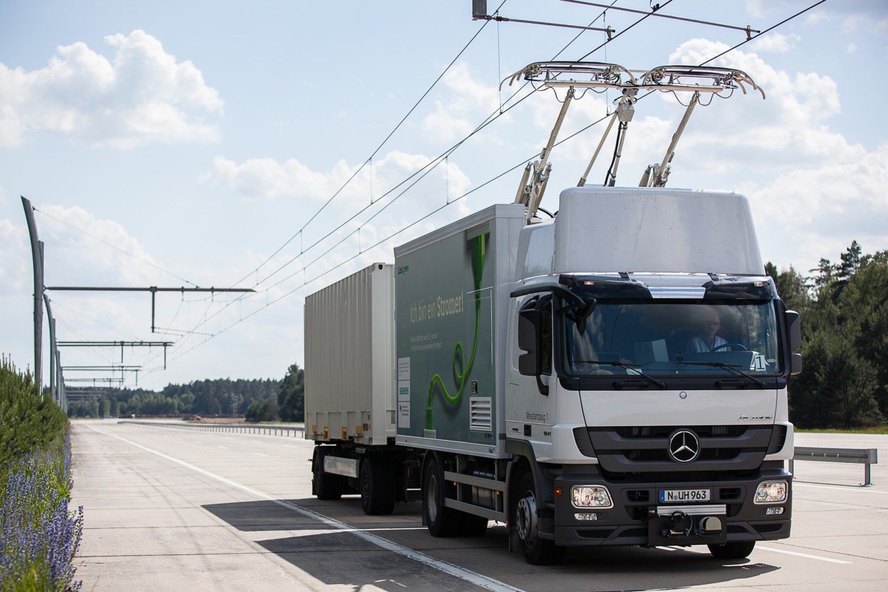 Why Siemens is electrifying freight trucks like streetcars in Sweden ...