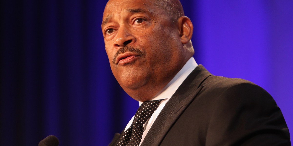Apple Names Former Boeing CFO James Bell to Board | Fortune