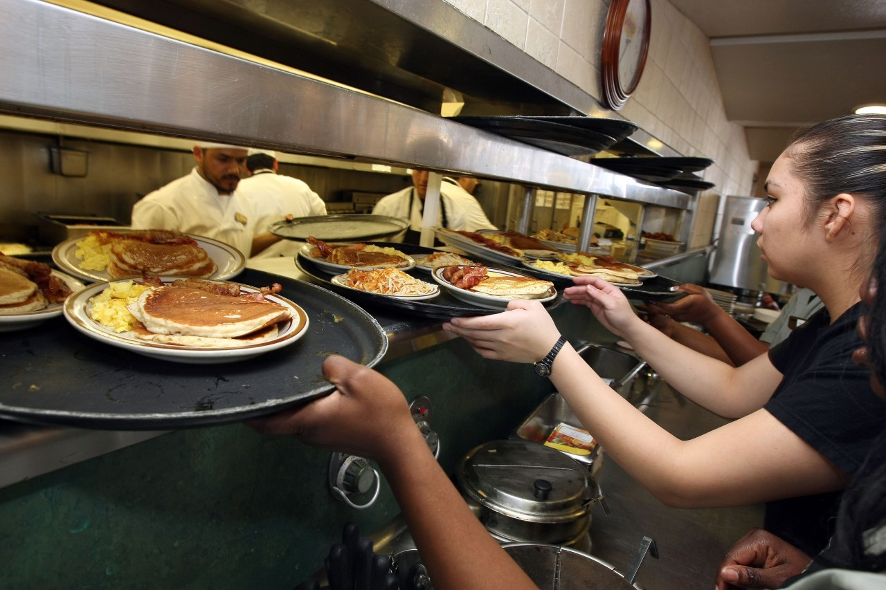 Over Half of Food Industry Workers Admit to Working While Sick | Fortune