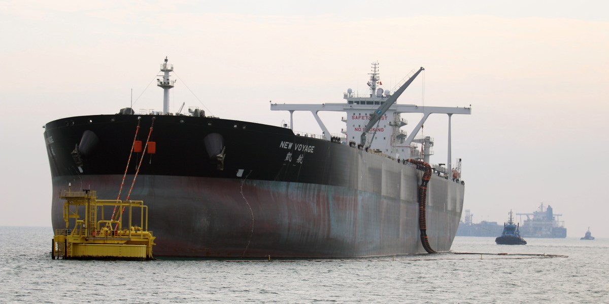 Oil Slump Gathers Pace as Iran Returns to Market | Fortune