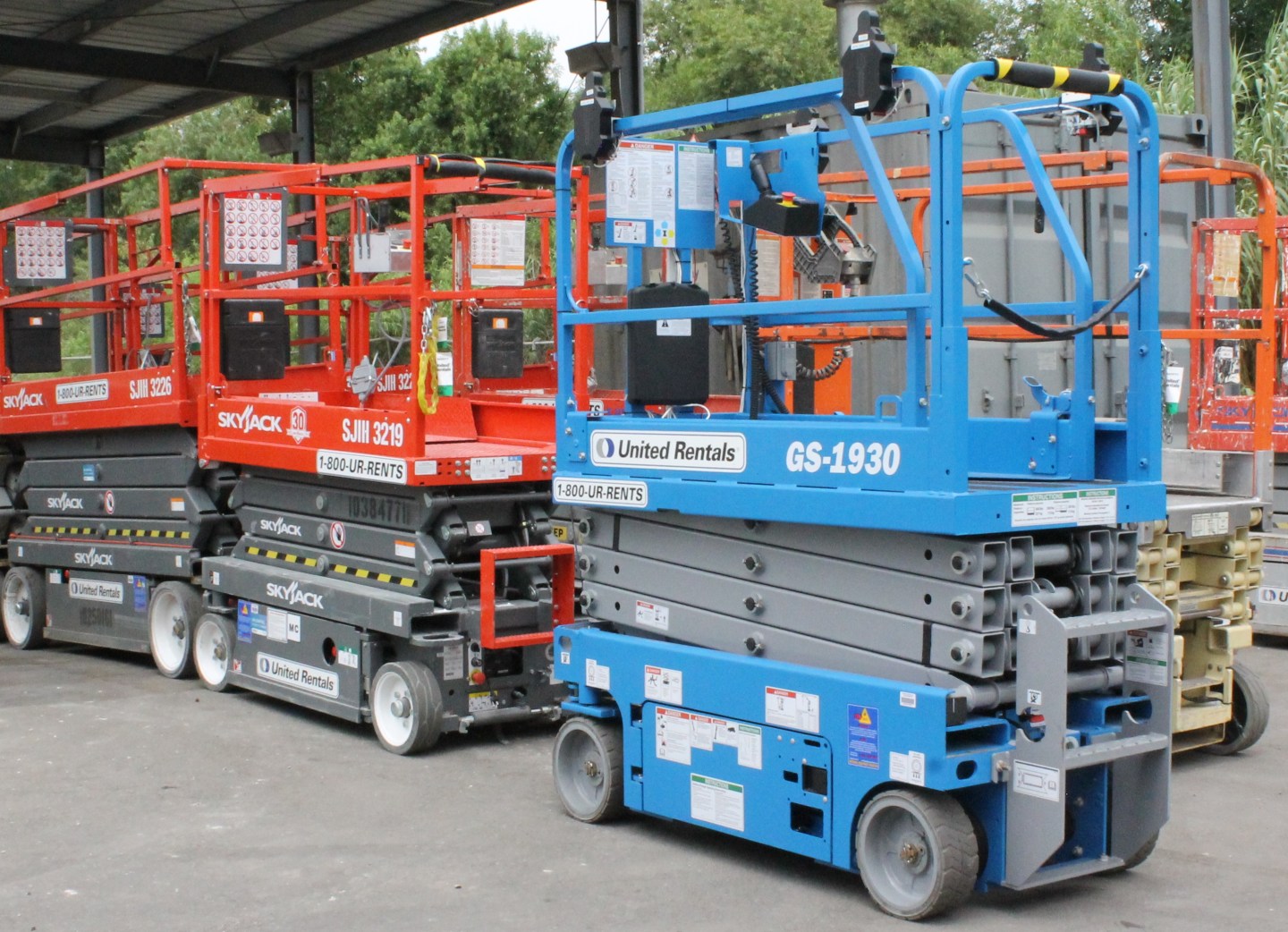 United Rentals, 5D Robotics Build First Ever Self-Driving Scissor Lift ...