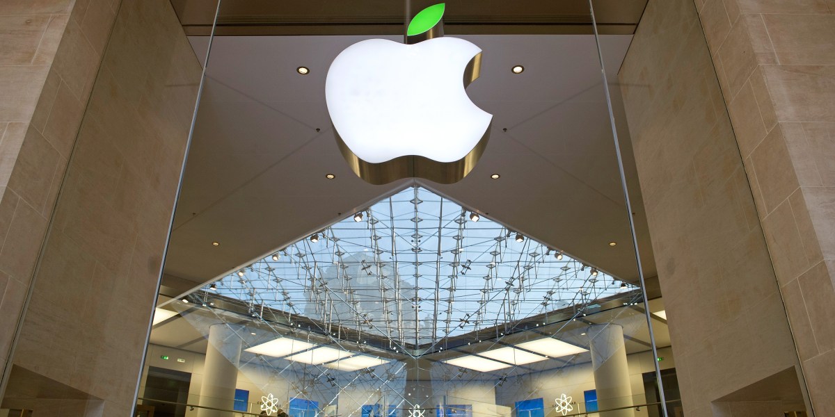 Apple Store: Apple Almost Build Cyber Cafes Instead | Fortune