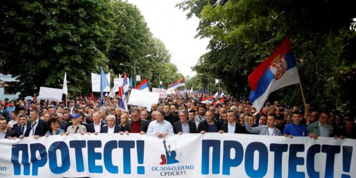 Divided Bosnian Serbs Rally For and Against Government | Fortune