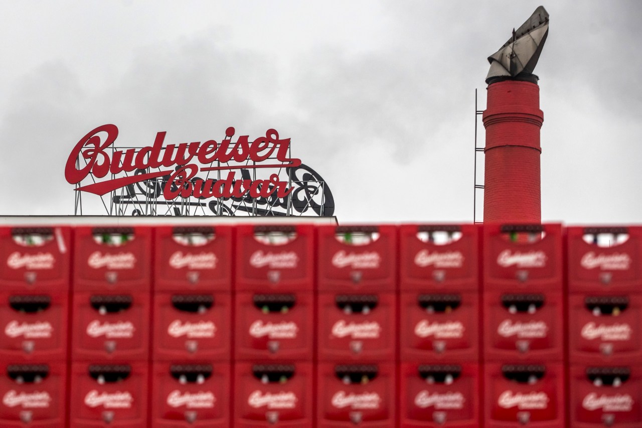Budweiser's Announces America Branding for Summer 2016 | Fortune
