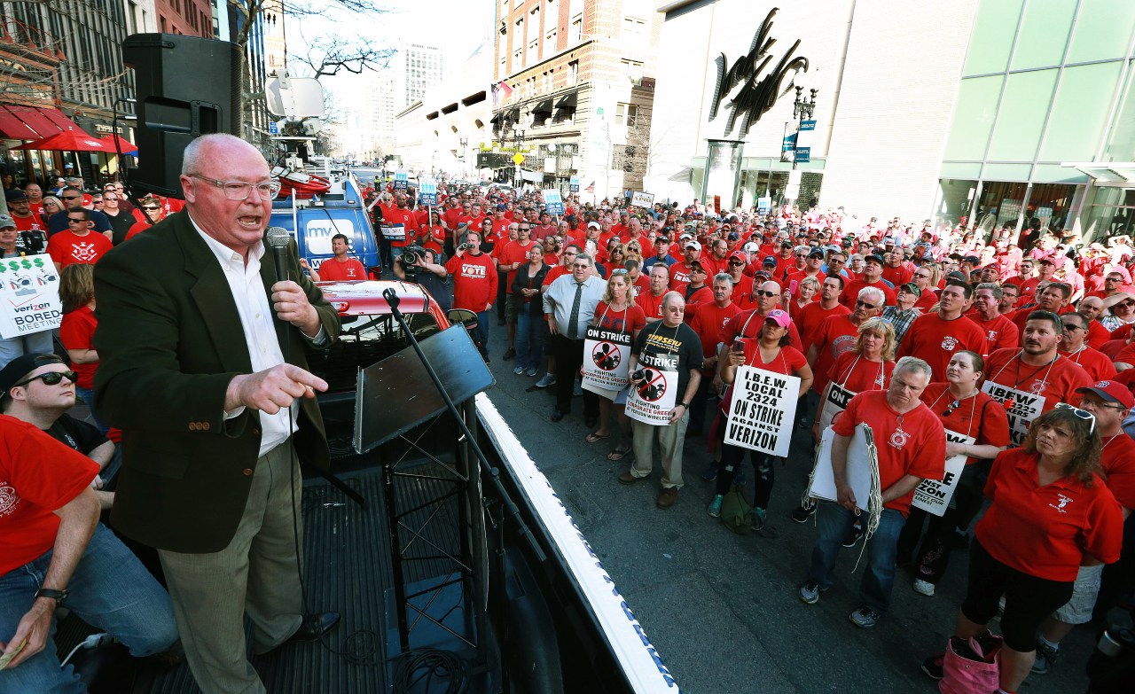 Behind the Scenes of the Negotiations That Ended the Verizon Strike ...