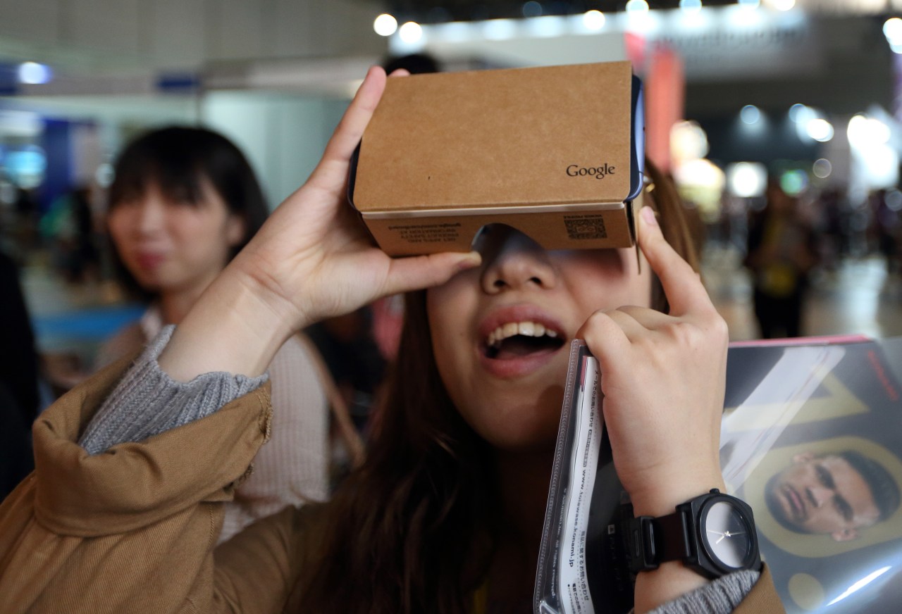 Google Recruits YouTube Celebs, Hulu to Launch Its New VR Service | Fortune