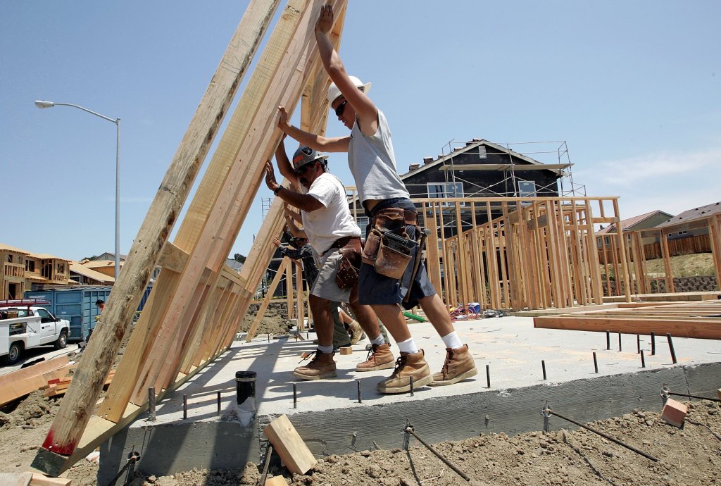 A Construction Worker Shortage Weighs on a Hot U.S. Housing Market ...