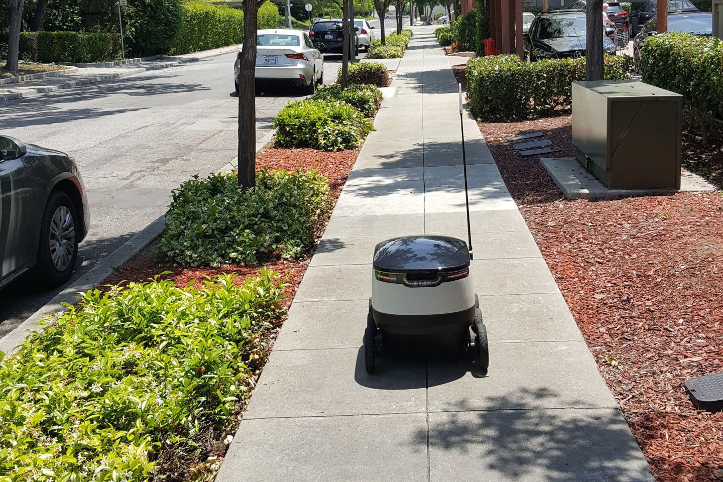 DoorDash and Postmates are to Test Out Starship Robot Deliveries | Fortune