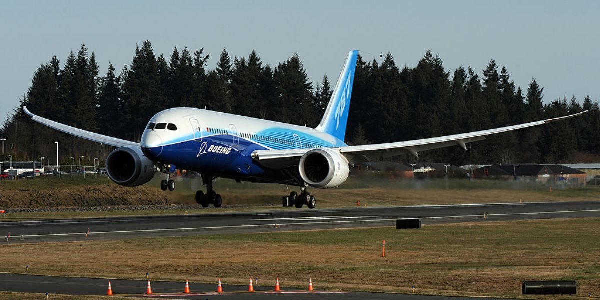 Boeing 787 Dreamliner Draws Plane in Sky During Test Flight | Fortune