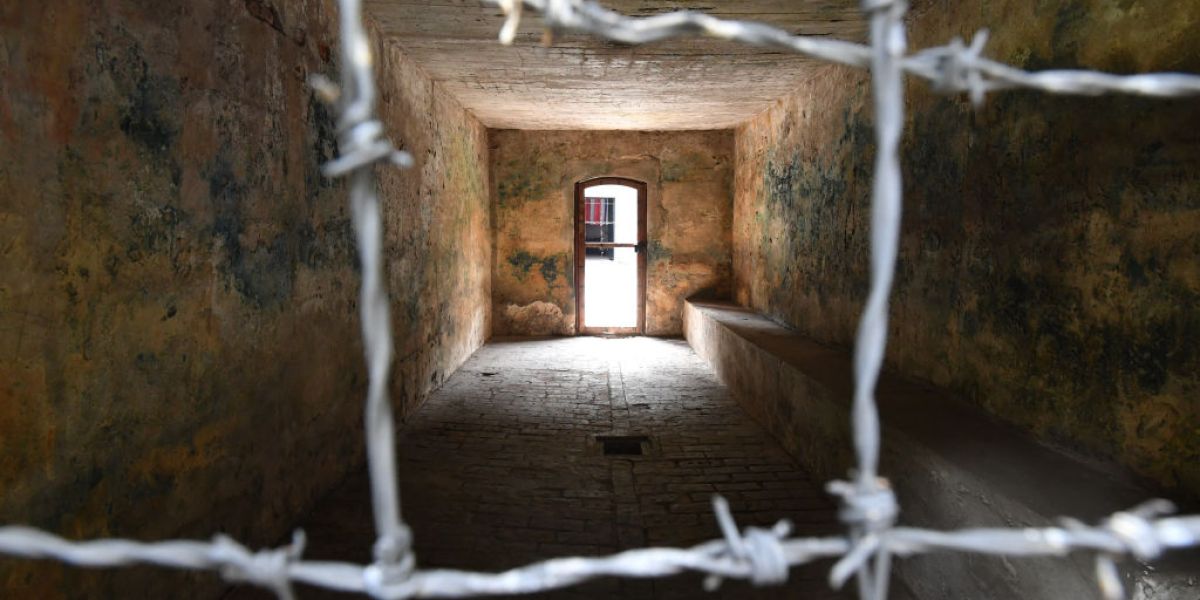 Holocaust Survivors Demand Poland Explain Gas Chamber Video | Fortune
