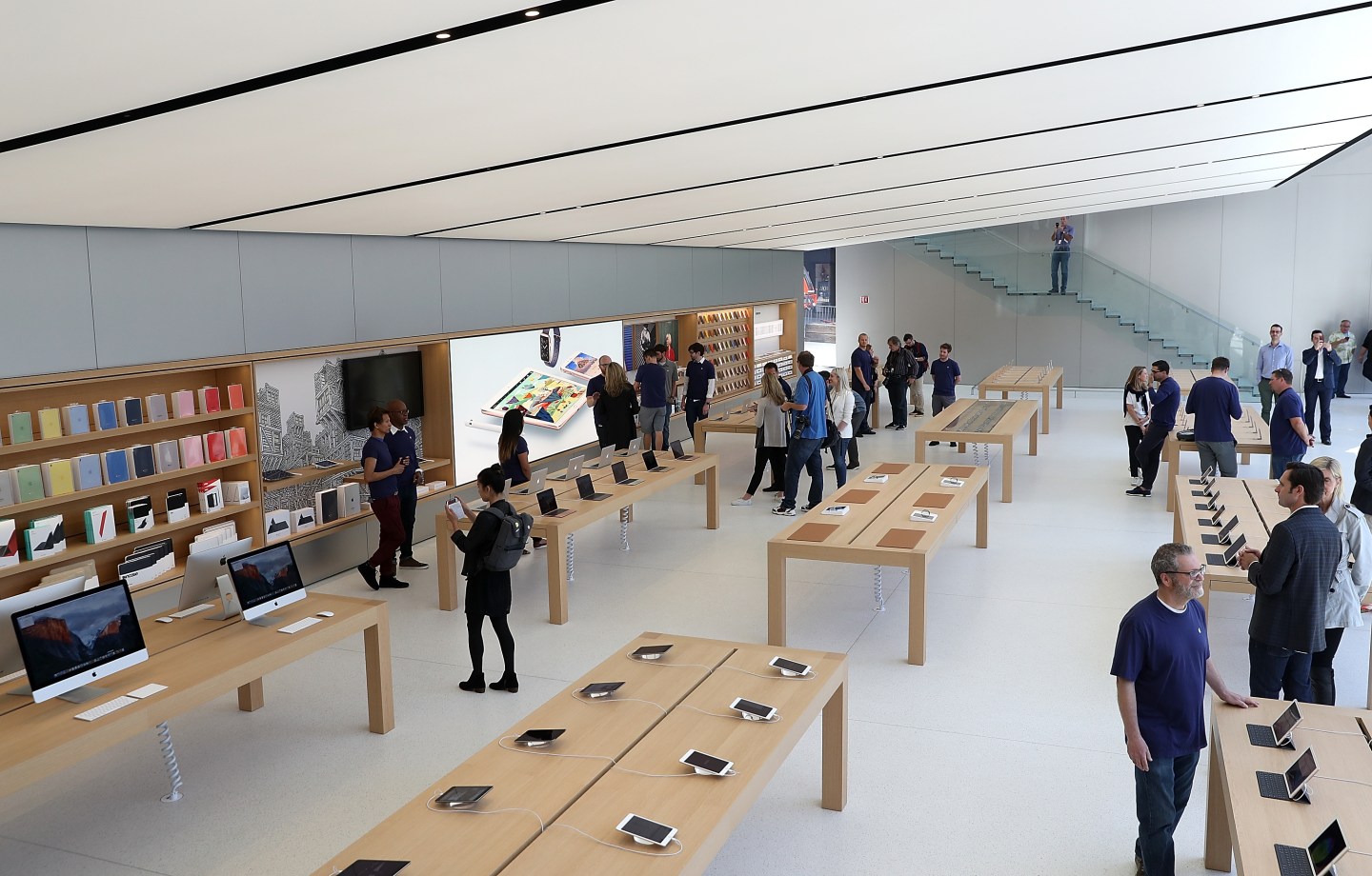 8 Suspects Arrested in $1 Million Apple Store Robbery Ring | Fortune