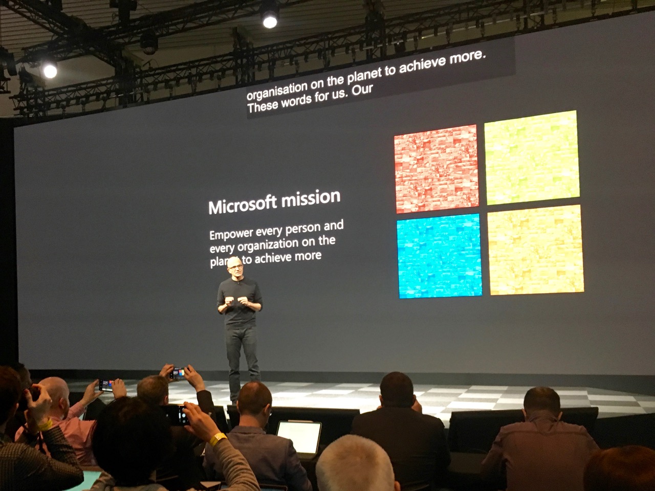 Microsoft Announces HoloLens 2 Augmented Reality Headset | Fortune