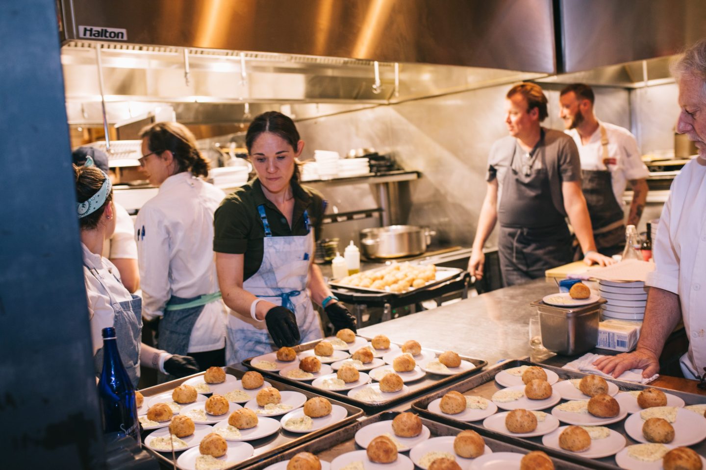 Eat Oysters in New York City to Help Clean Up the City’s Waterways ...