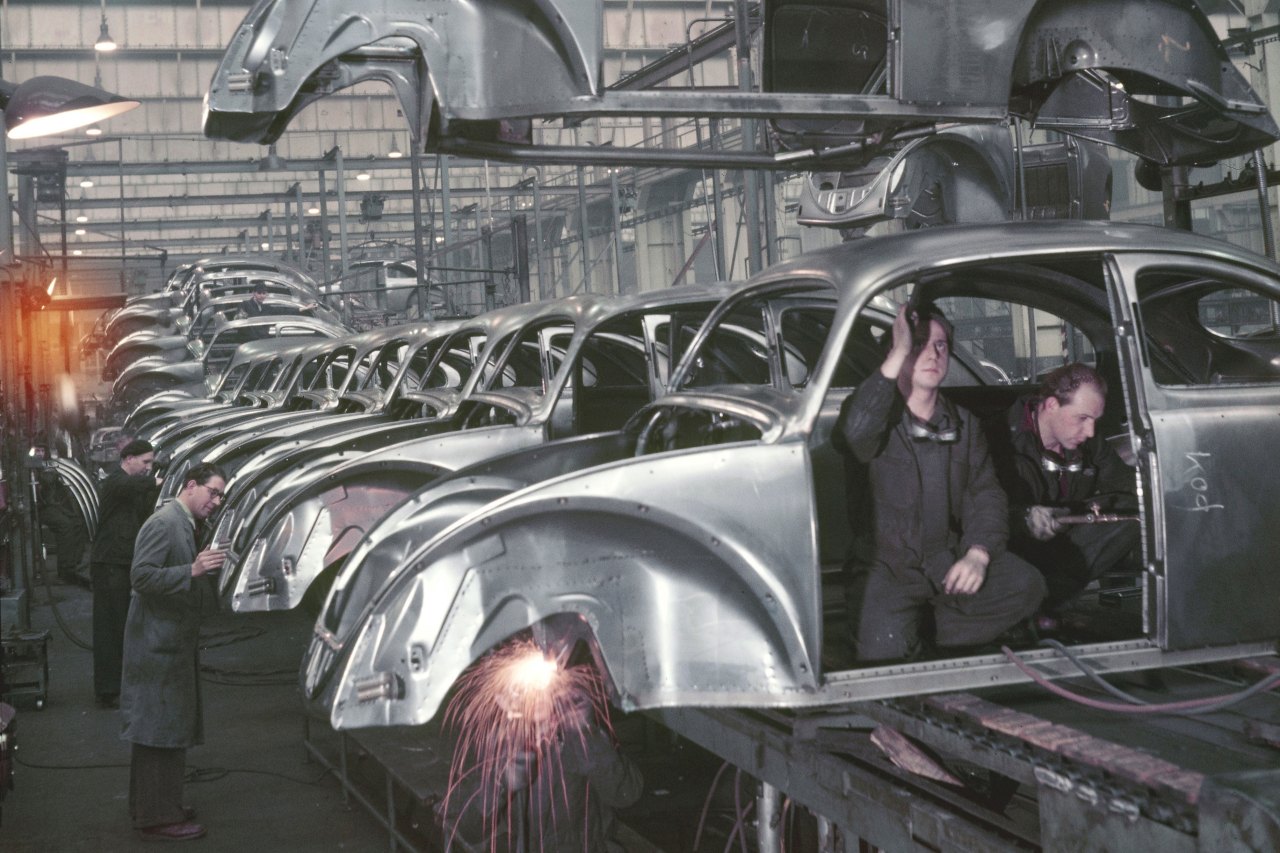 As Volkswagen Ends Beetle Production, a Final Photo Farewell to the ...