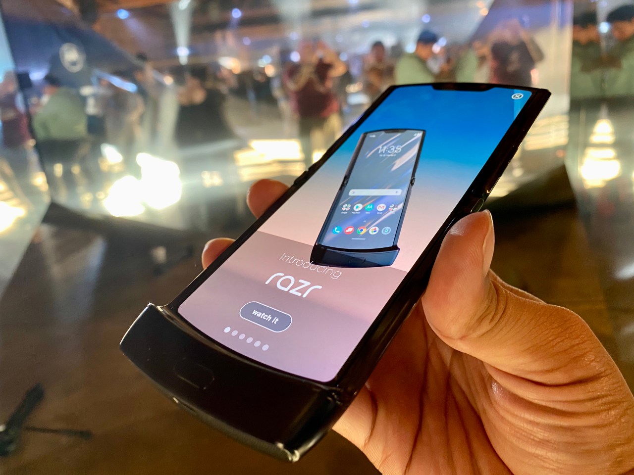 Motorola Razr Foldable Phone: Price, Order Date, Release Date, and More ...