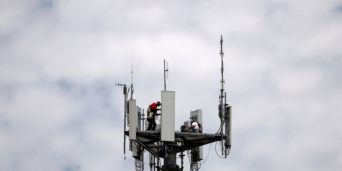 Fastest 5G network awards split by Verizon, T-Mobile, and AT&T | Fortune