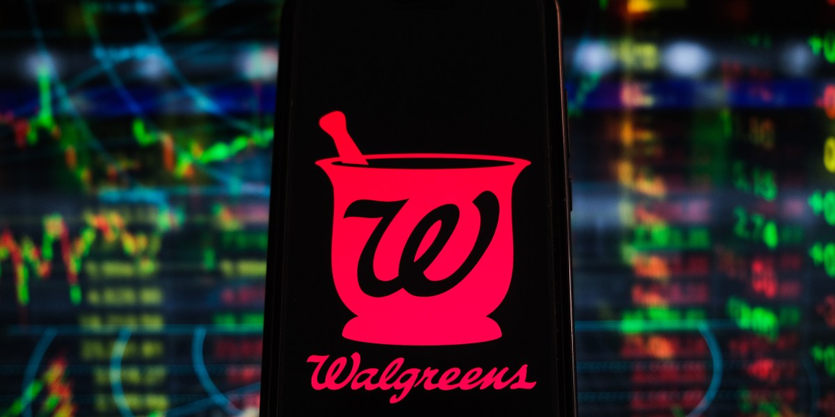 Walgreens stock: WBA shares tumble amid future earnings concerns | Fortune