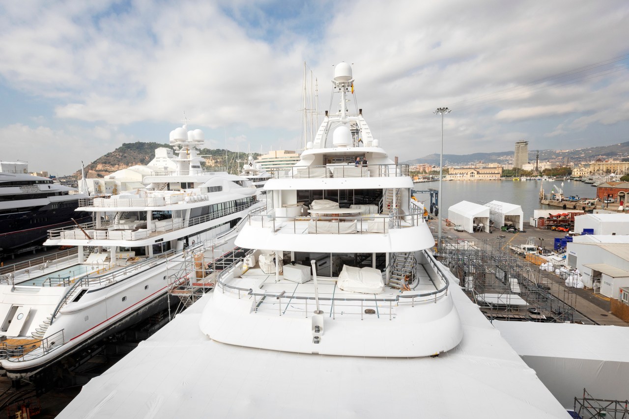 Social distancing for the 0.1%: Shipyards fill as superyachts grow even ...