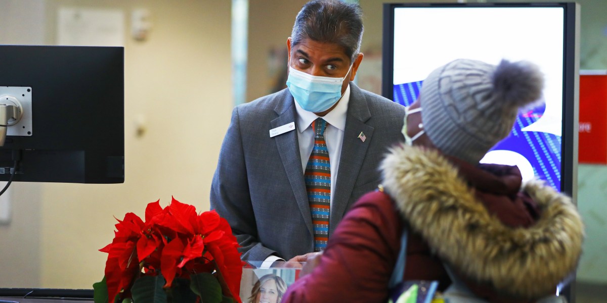 Bank hours on Christmas Eve 2021: Bank of America, Chase, Wells Fargo ...