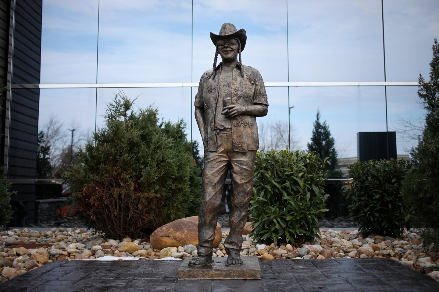 The founder and CEO of Texas Roadhouse caught COVID. 4 months later, he ...