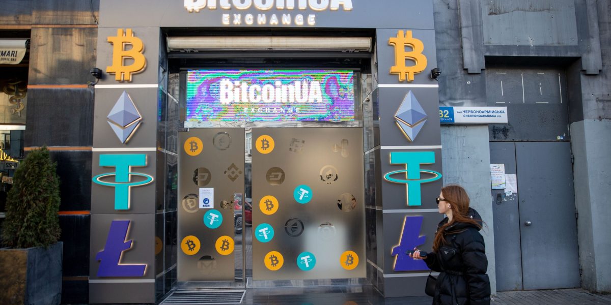 Bitcoin stays below $40k, gold surges as Ukraine dampens risk appetite ...