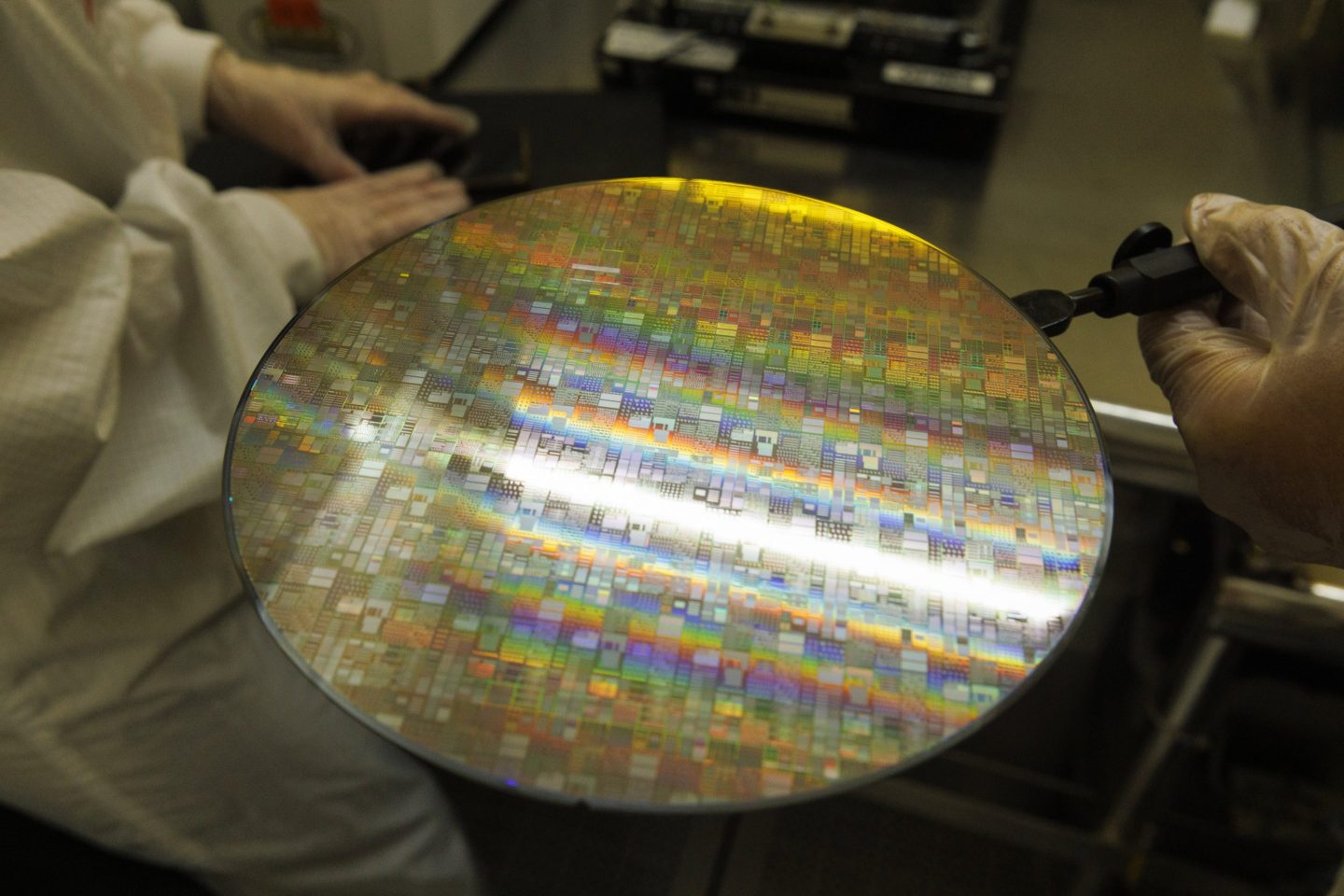 Countries will solve the chip crisis by working together, not by acting ...