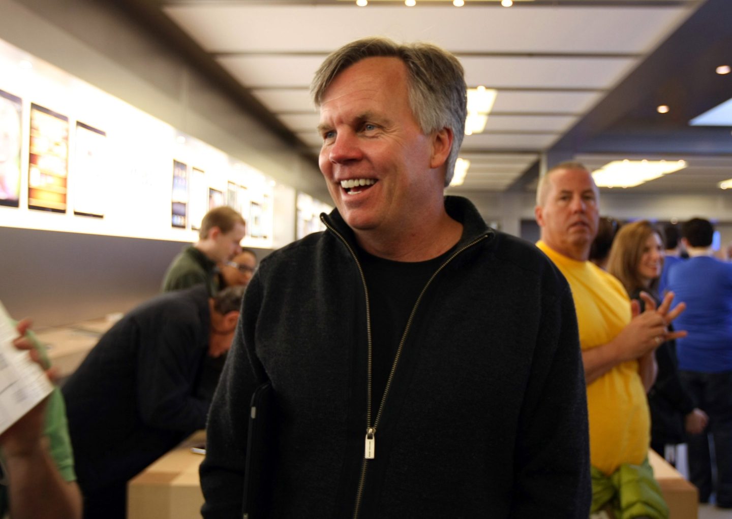 Apple CEO Tim Cook pay package | Fortune