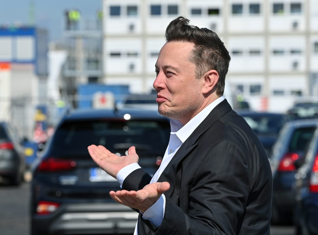 Not enough desks, parking spots for Tesla workers returning to office ...