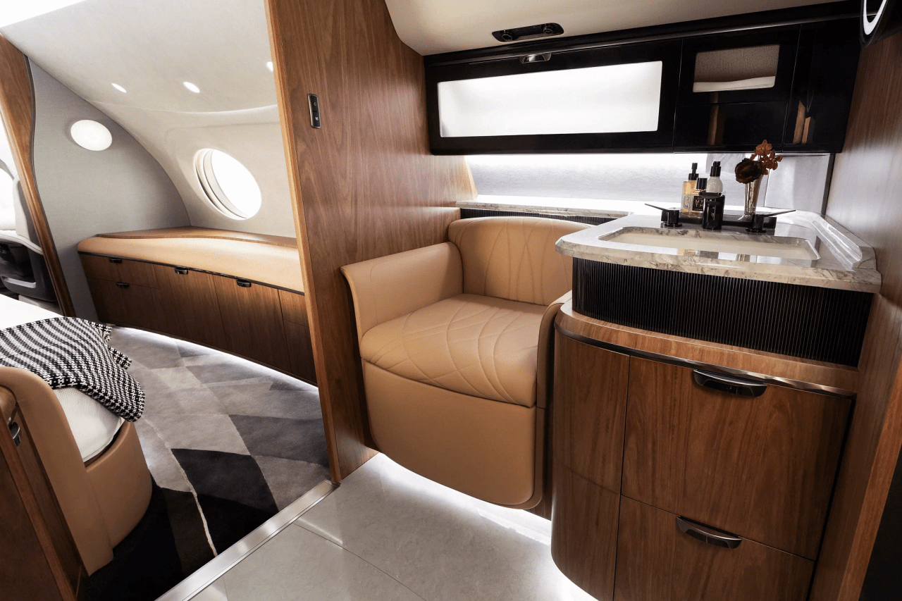 Elon Musk’s new private jet: What luxuries await Tesla boss in new $80 ...