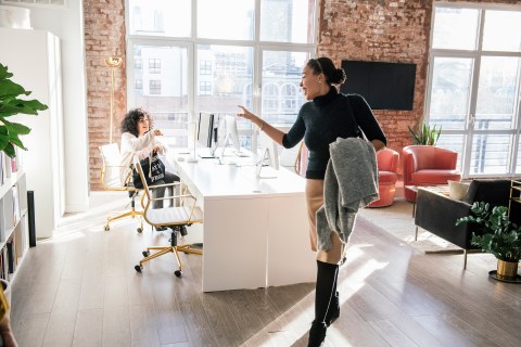 How employers can win the return-to-office war after Labor Day | Fortune