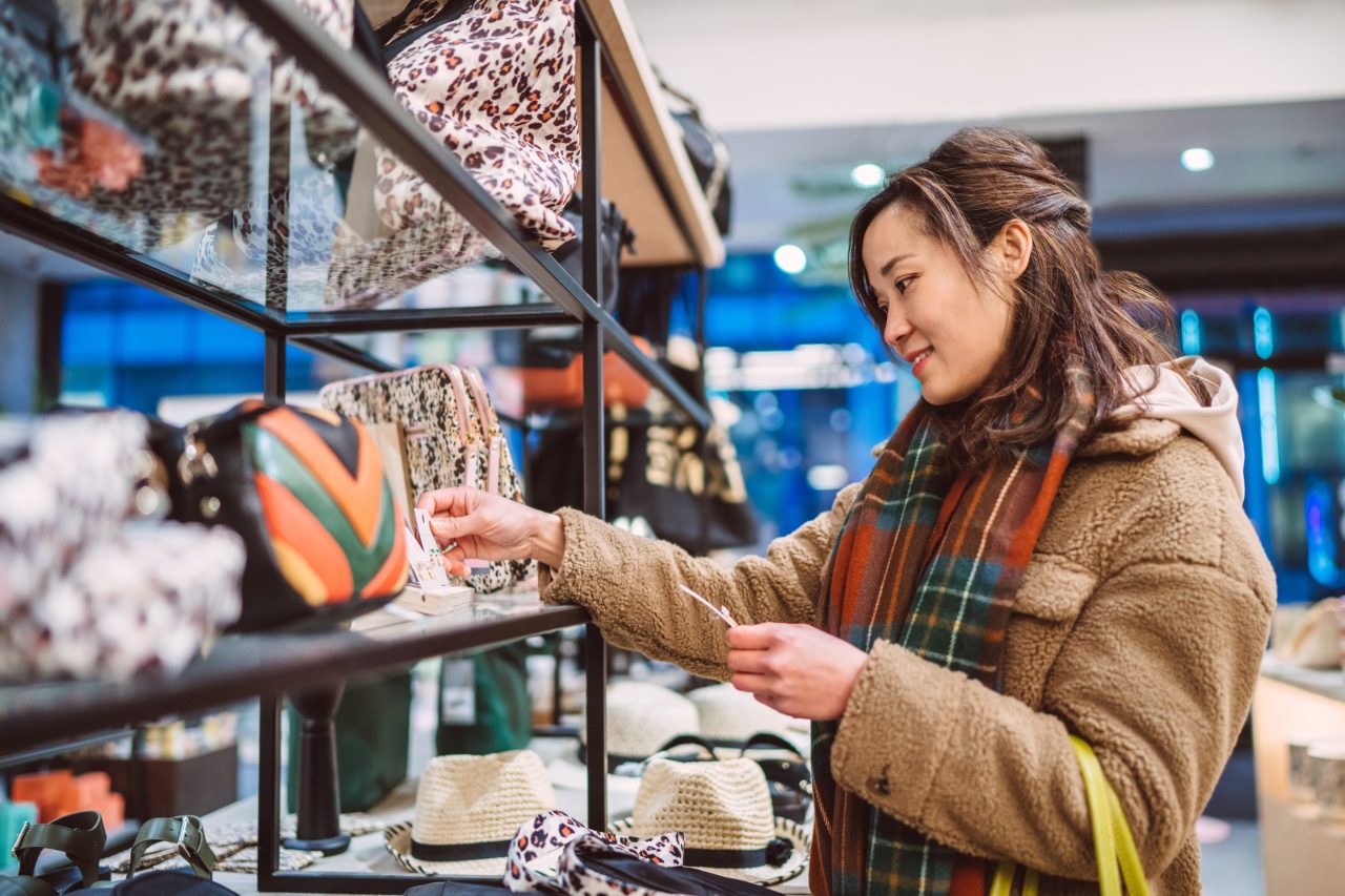 One-third of shoppers will spend less during the 2022 holiday season ...