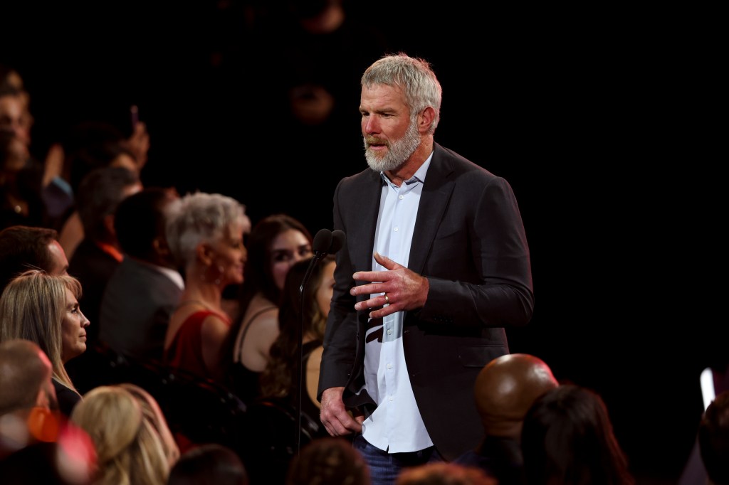 The Brett Favre welfare scandal proves why local journalism still ...