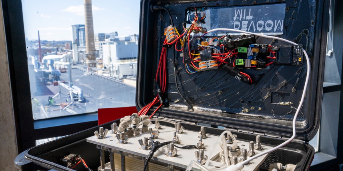 How 2 MIT scientists built a desalinator the size of a briefcase | Fortune
