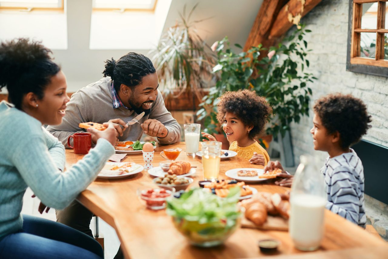 Sharing a meal with others may reduce stress, improve well-being in the ...