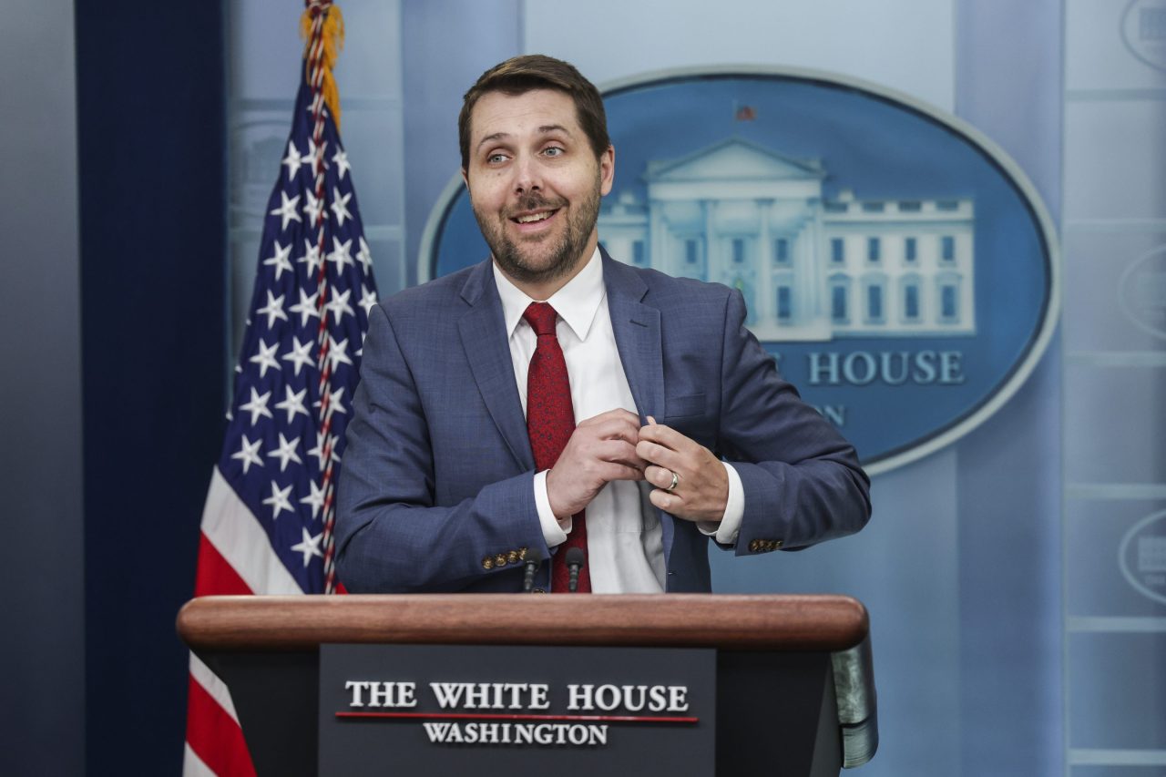 The White House says the U.S. is strong enough to avoid a recession ...