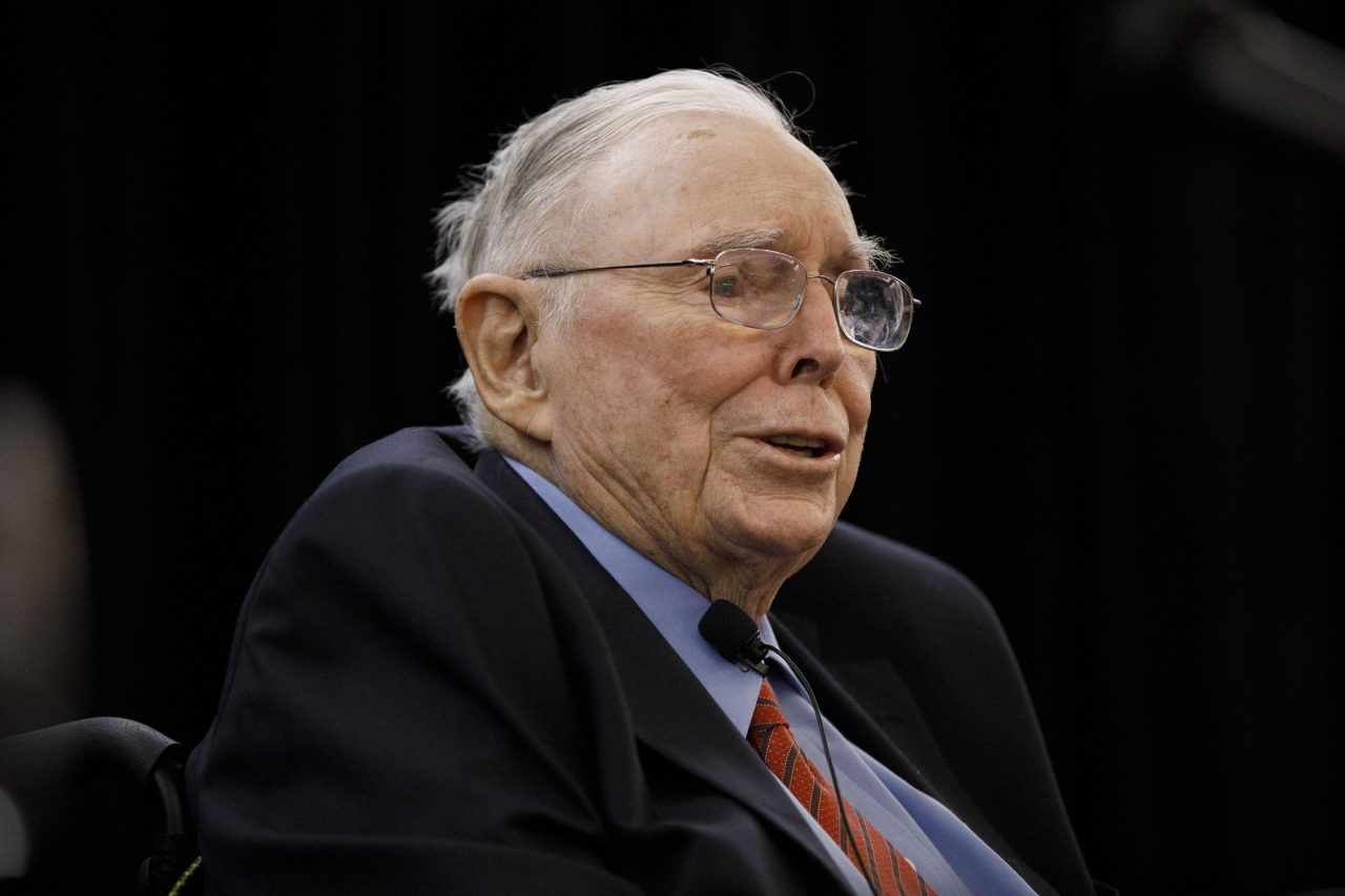 Charlie Munger on crypto's demise and the Fed, the party, and the punch ...