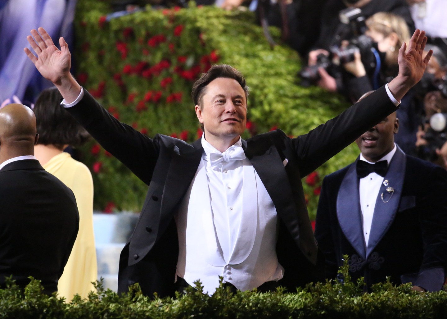 Elon Musk dumping $4 billion in Tesla stock dubbed ‘boy who cried wolf ...