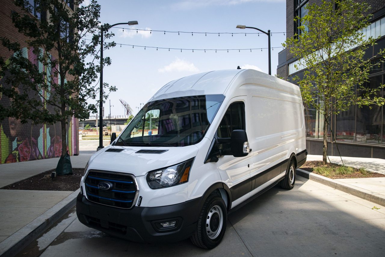 Postal Service goes green by buying 9,000 electric vans | Fortune