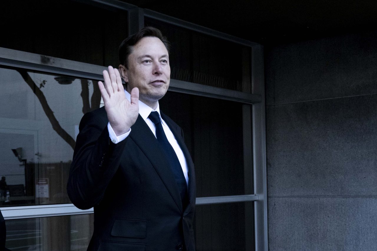 Elon Musk warns once more that Twitter legacy blue checks will be ...