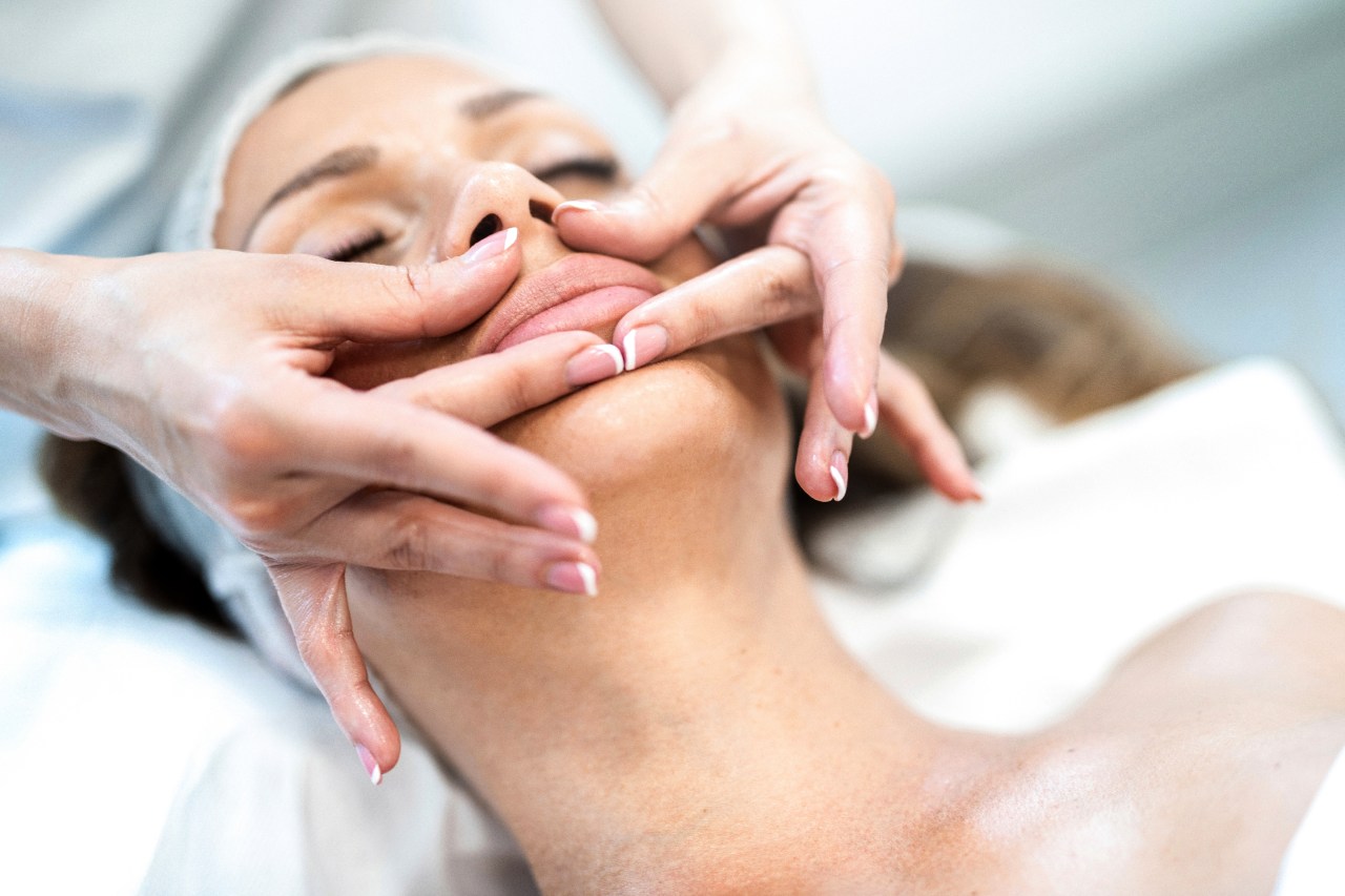 Does buccal massage work? Experts weigh in | Fortune Well