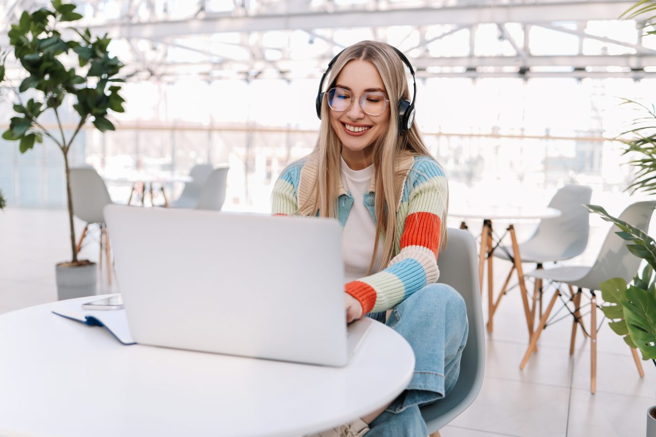 Gen Z hits surprising adult milestone: working in the office full-time ...