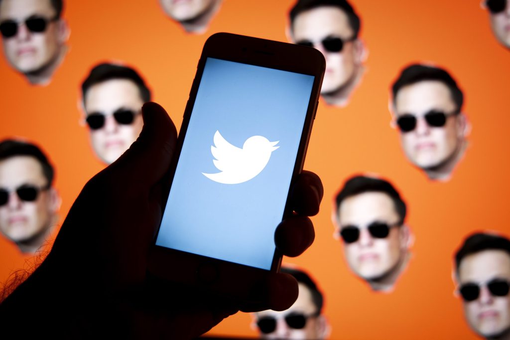 A group flagged 'hate' tweets from Twitter Blue users and says Twitter ...